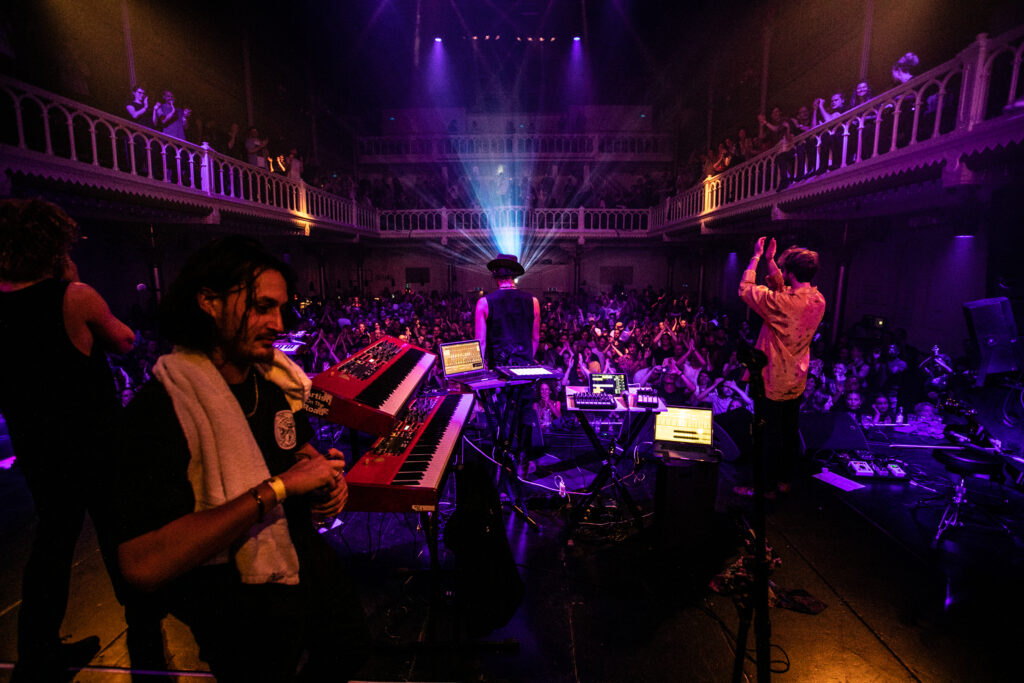 "SATORI & The Band from Space", llegan al Auditorio BB - Dapper Magazine