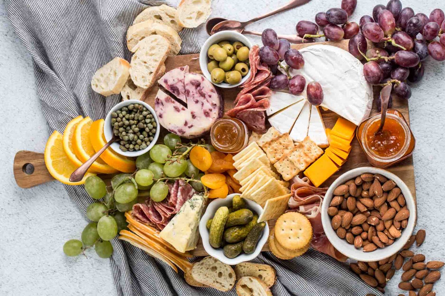 ¿Cómo hacer una tabla de charcutería perfecta? - Dapper Magazine
