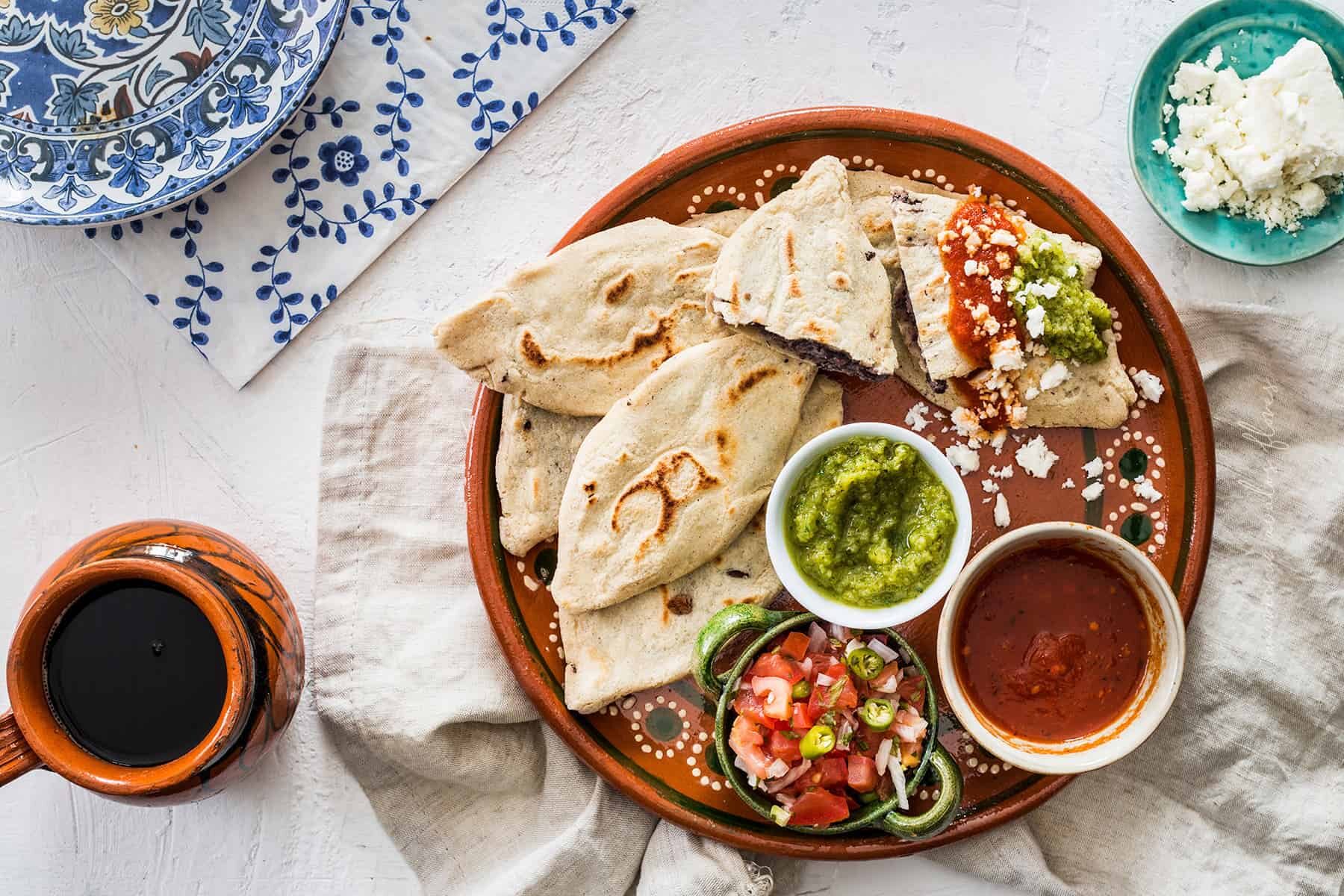 Deslumbra en tu fiesta mexicana con estos deliciosos tlacoyos - Dapper ...