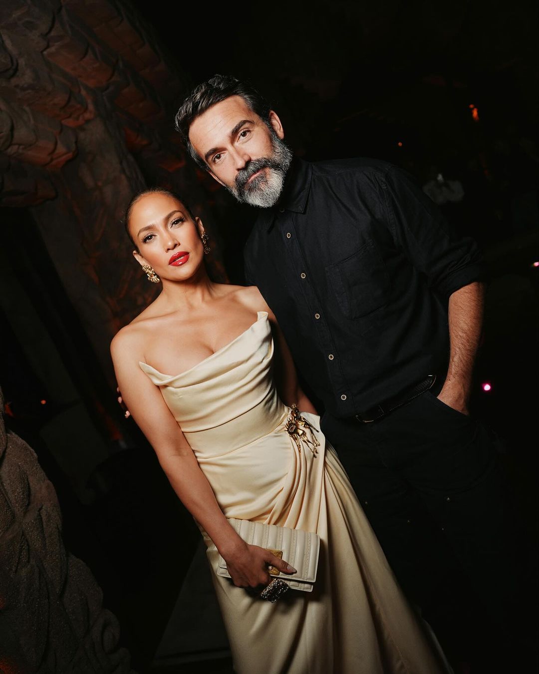 Jennifer Lopez deslumbra en vestido y joyería Schiaparelli - Dapper ...