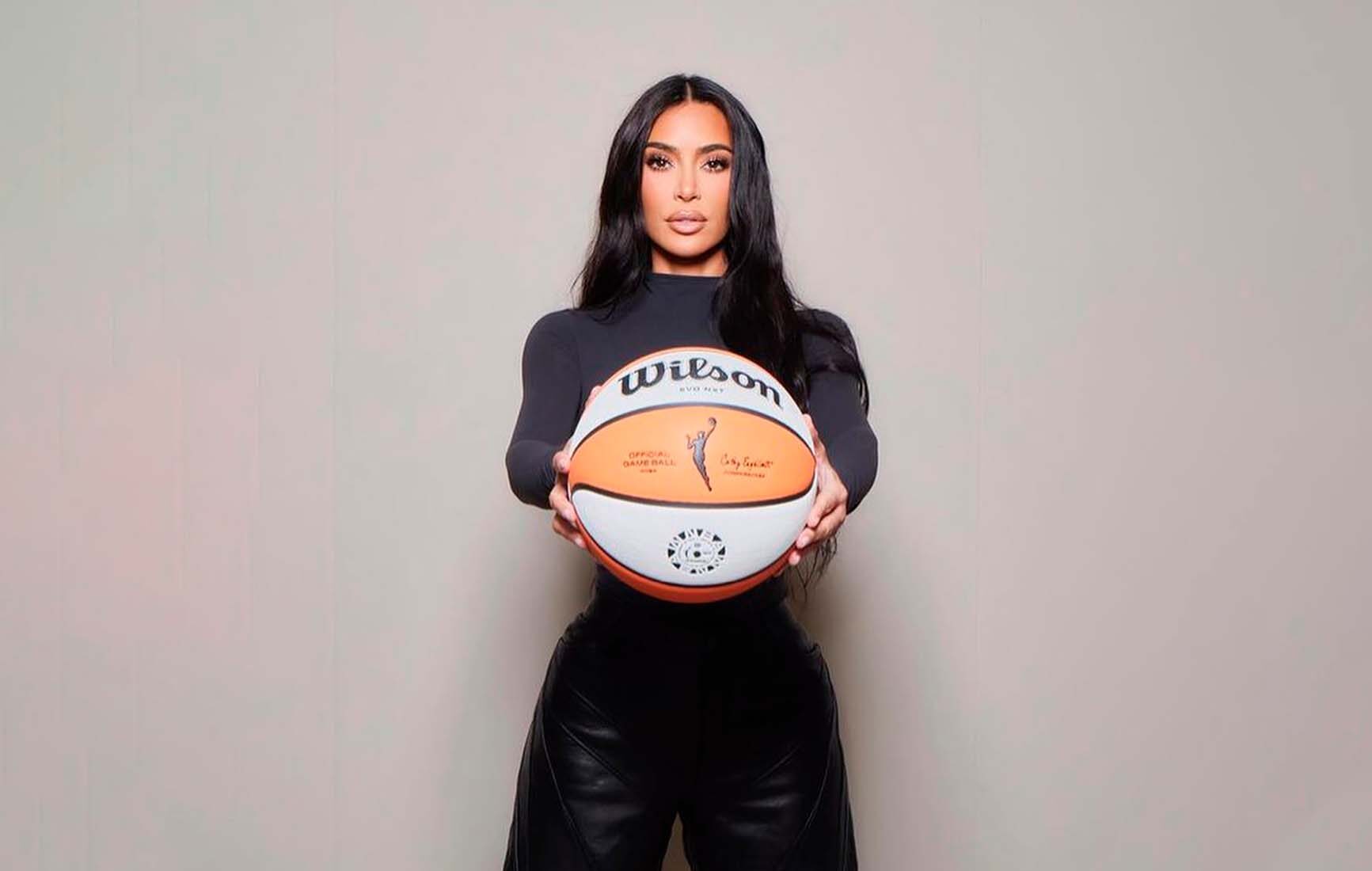 SKIMS de Kim Kardashian se convierte en socio de la NBA - Dapper Magazine