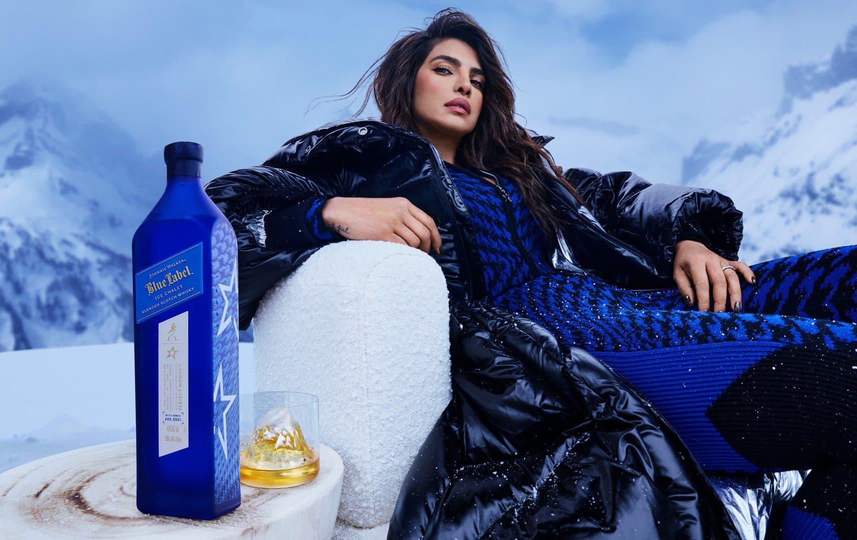 Johnnie Walker Blue Label ICE Chalet: Inspirada en el encanto del Après-Ski - Dapper Magazine