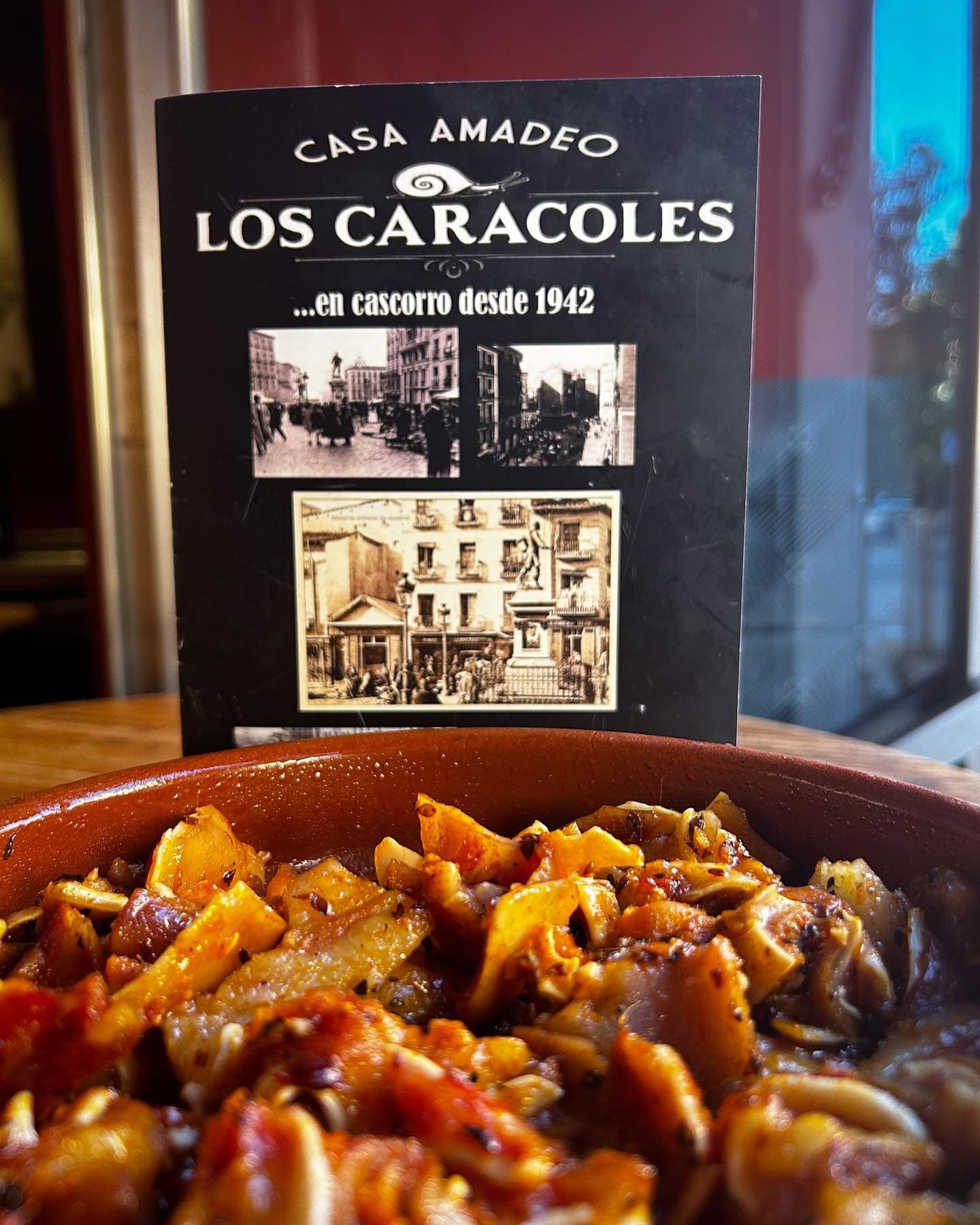 Casa Amadeo Los Caracoles: Una taberna genuina en Madrid - Dapper Magazine
