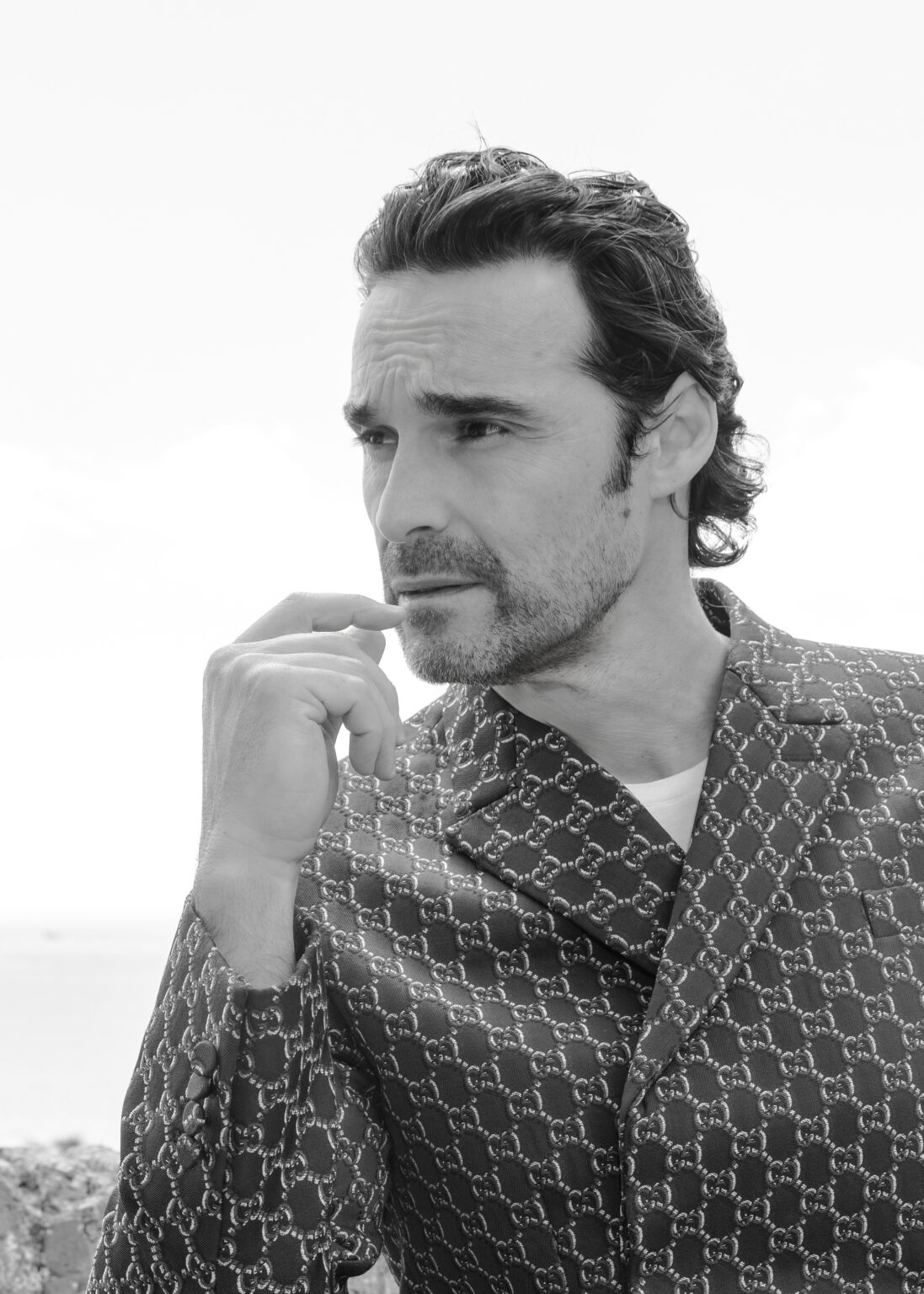 Iván Sánchez: La evolución de un actor sin fronteras - Dapper Magazine