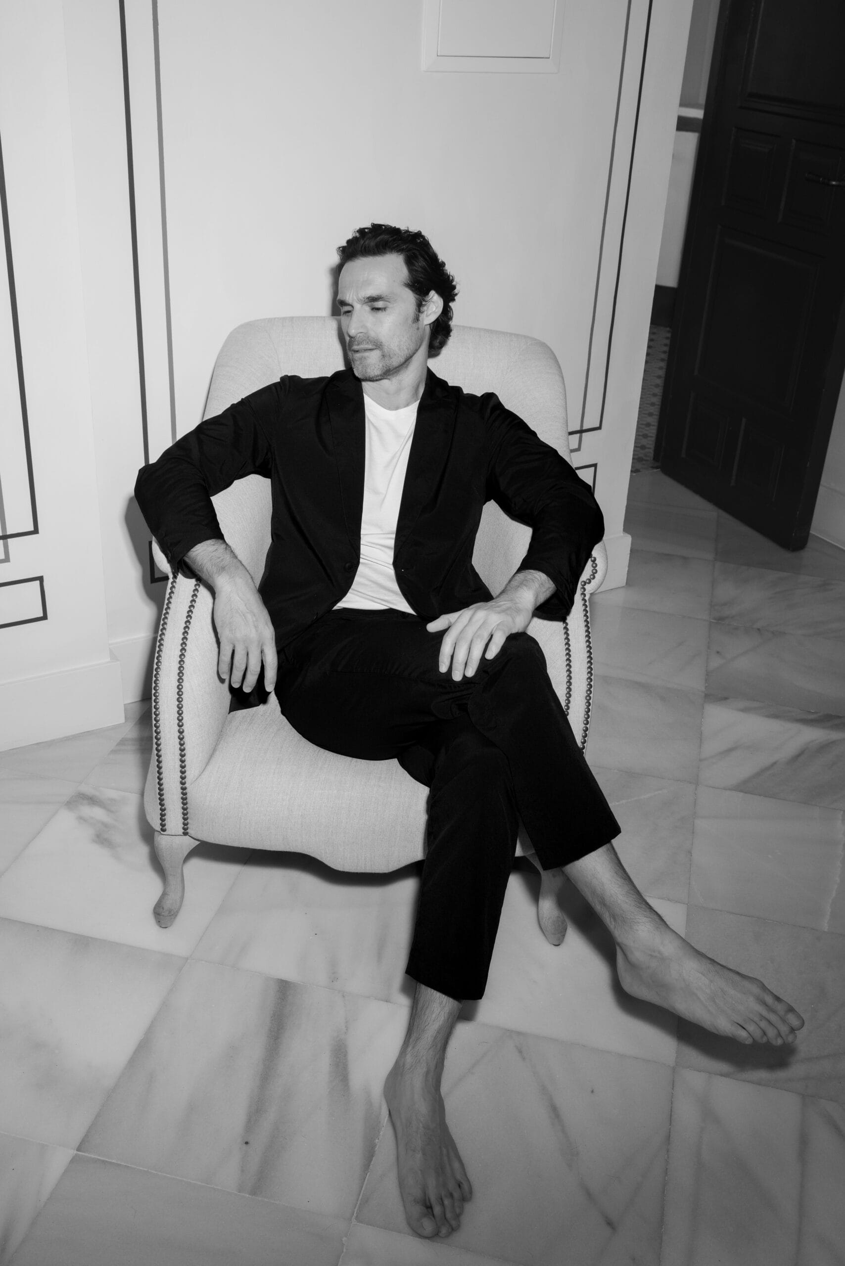 Iván Sánchez: La evolución de un actor sin fronteras - Dapper Magazine