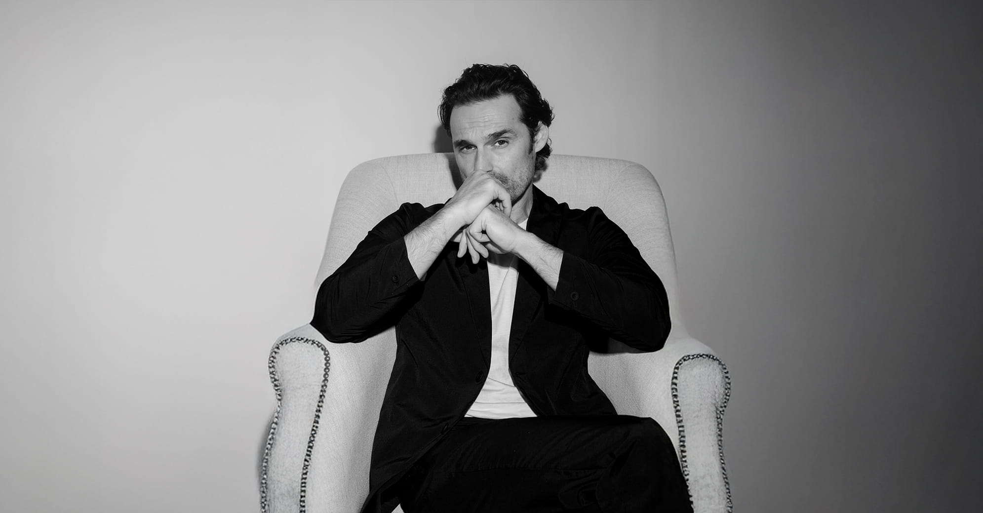 Iván Sánchez: La evolución de un actor sin fronteras - Dapper Magazine