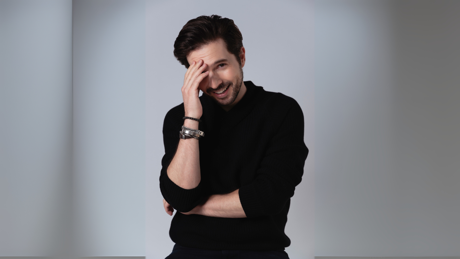 Roberto Aguire: "El arte es ese lugar donde podemos ser humanos juntos" - Dapper Magazine