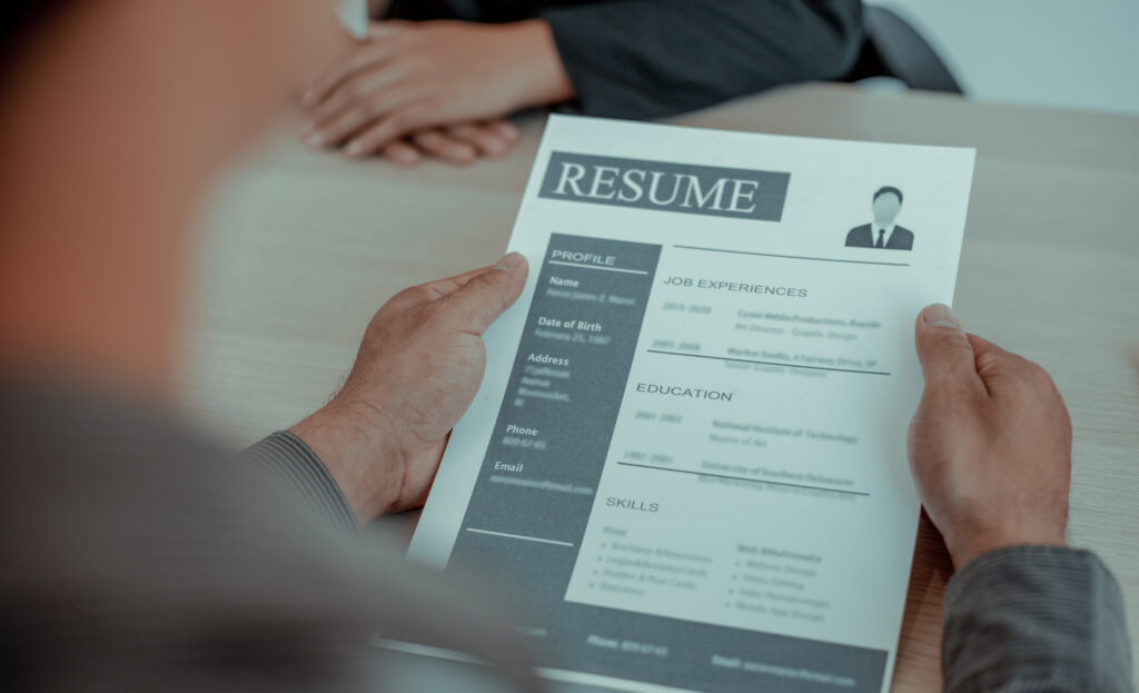 ATS: El robot que decide tu futuro laboral - Dapper Magazine